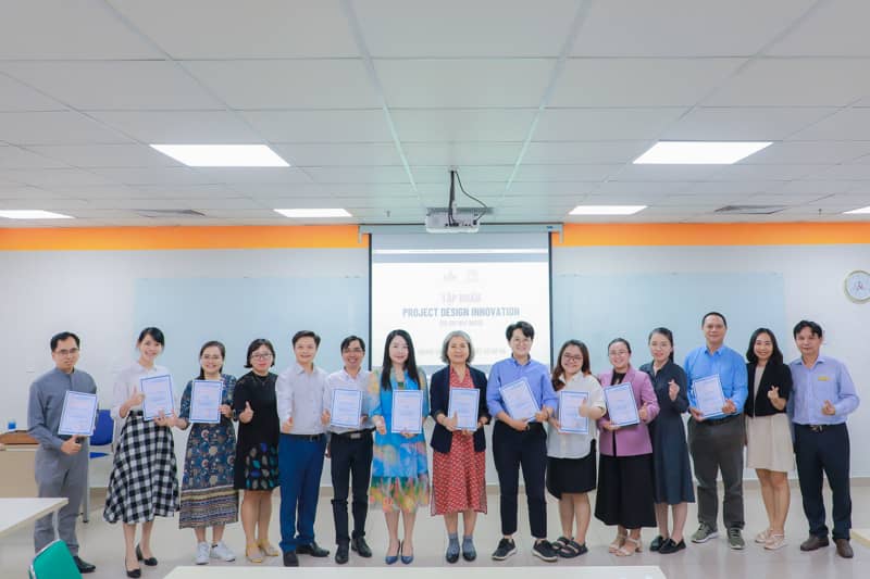 Giảng viên UEF hoàn thành khóa tập huấn phương pháp giảng dạy học phần PD2