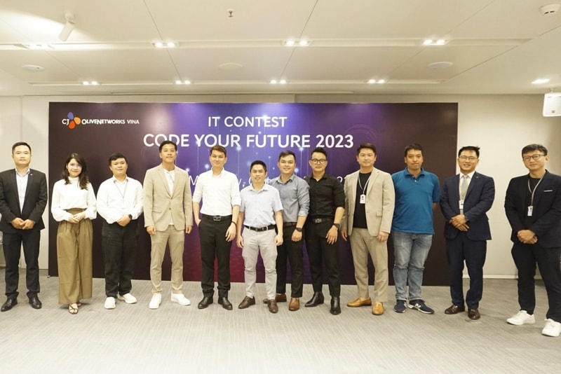 Sinh viên ngành Thương mại điện tử UEF đạt giải Ba cuộc thi 'Code Your ...