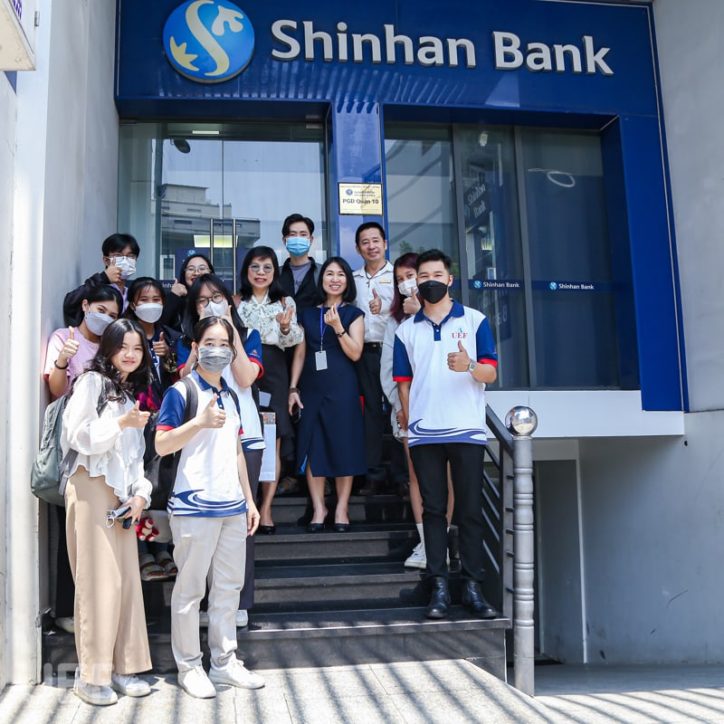 UEFers tìm hiểu marketing theo hướng bản địa hóa tại ngân hàng Shinhan