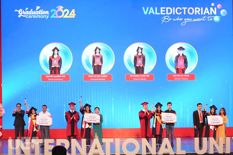 Graduation Ceremony 2024: UEF tự hào về bạn!