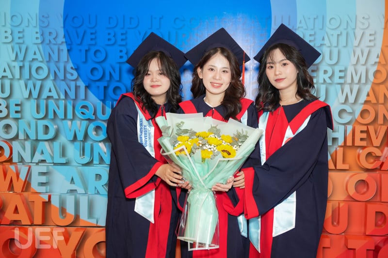 Graduation Ceremony 2024: UEF tự hào về bạn!