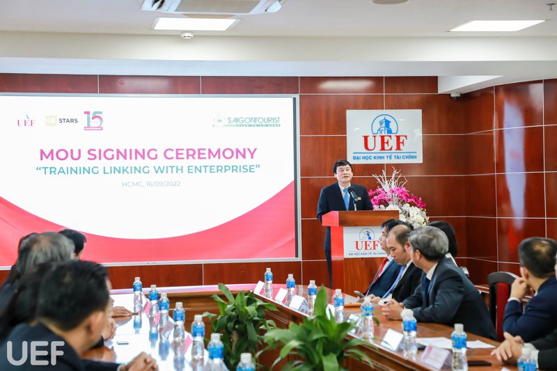 Thiết kế logo uef đặc trưng cho các trường đại học và cao đẳng