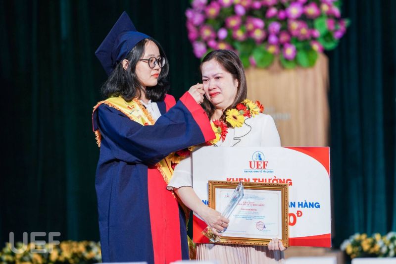Graduation Ceremony UEF 2022: Khi niềm tin được gửi trao và yêu thương ...