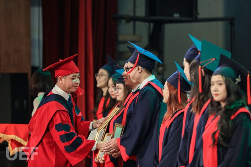 Graduation Ceremony UEF 2022: Khi niềm tin được gửi trao và yêu thương ...