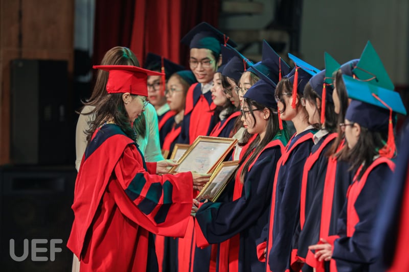 Graduation Ceremony UEF 2022: Khi niềm tin được gửi trao và yêu thương ...