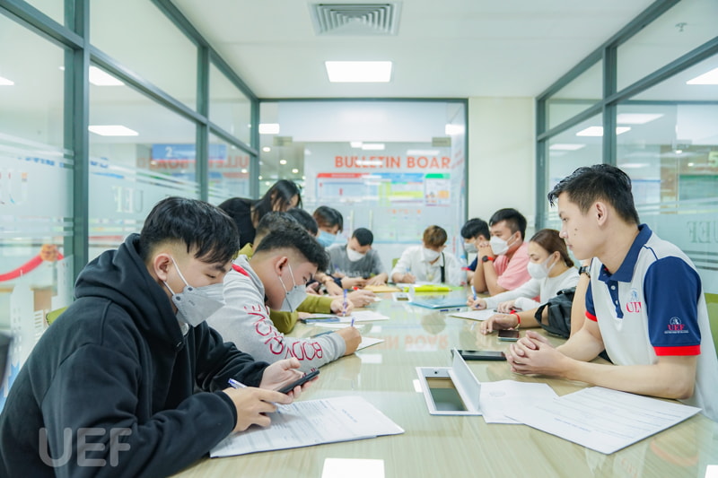 UEF welcomes 8 students from Lao coming to apply for admission