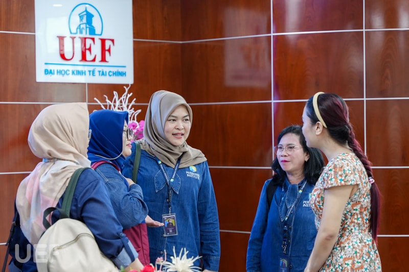 Perbanas Institute Logo